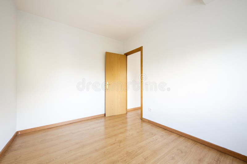 Small Empty Room with Oak Laminate Flooring with Matching Skirting ...