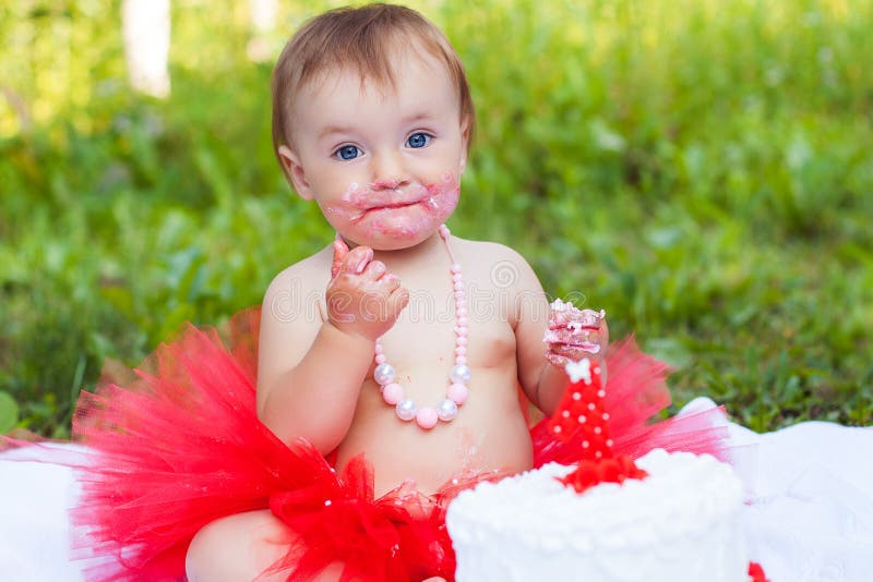 775 Cute Baby Girl Eating First Birthday Cake Stock Photos - Free ...