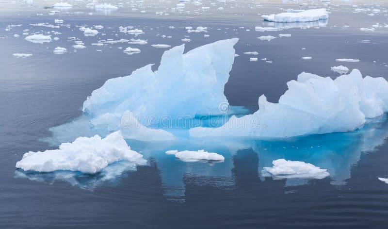 Small Icebergs Drifting from , Jokulsarlon Glacier Lagoon To Atlantic ...