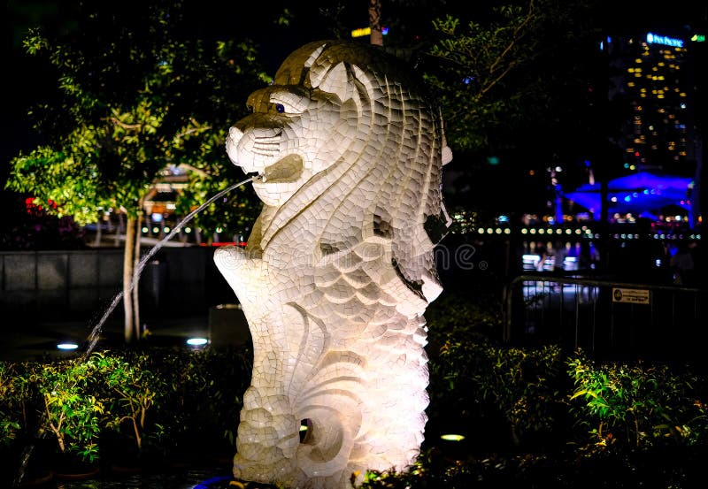 Small Merlion Statue Fountain at Night, Singapore Editorial Photography ...
