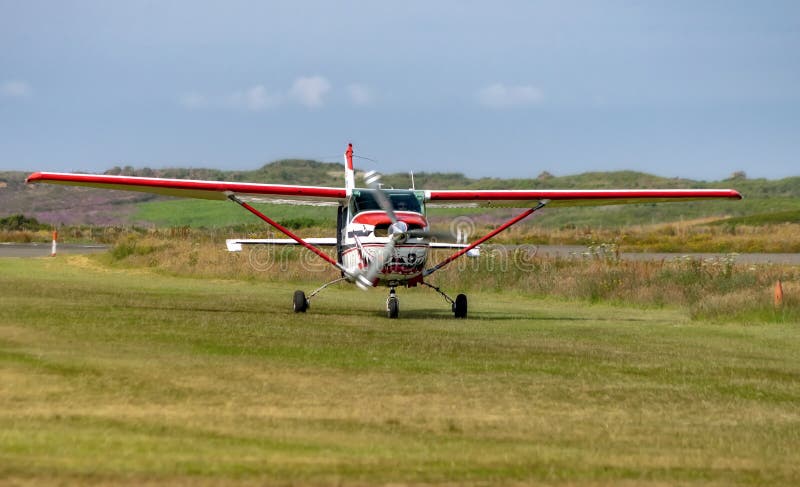 Small plane editorial photo. Image of fuselage, corporate - 171244451