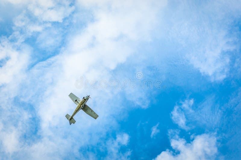 Small Plane Flying in the Sky Stock Image - Image of aerial, pattern ...