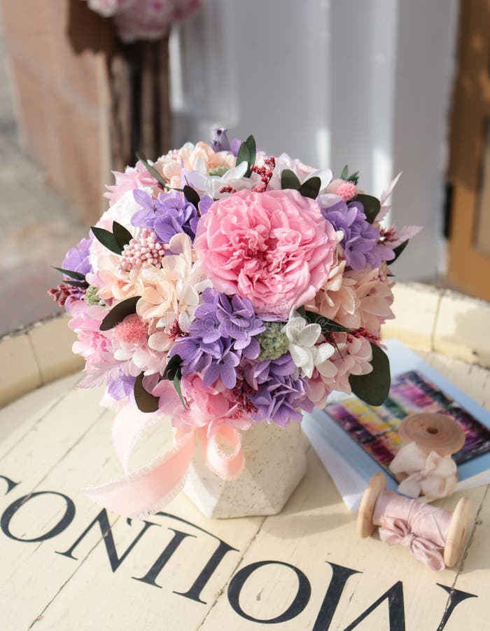 Small Round Flower in Ceramik Box. Magic Flowers Box. Preserved Flowers ...