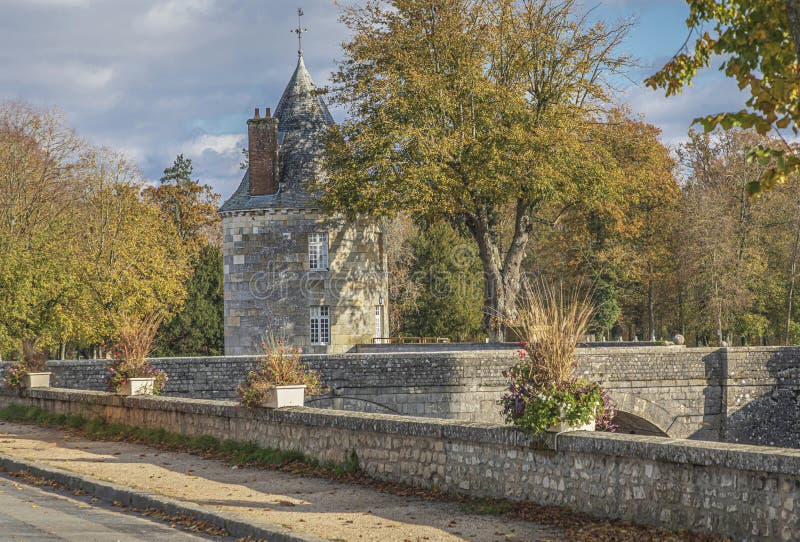 Round Famous Bridge Palace Spire Stock Photos - Free & Royalty-Free ...