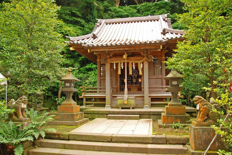 A small shrine in Japan stock image. Image of honshu - 18047031