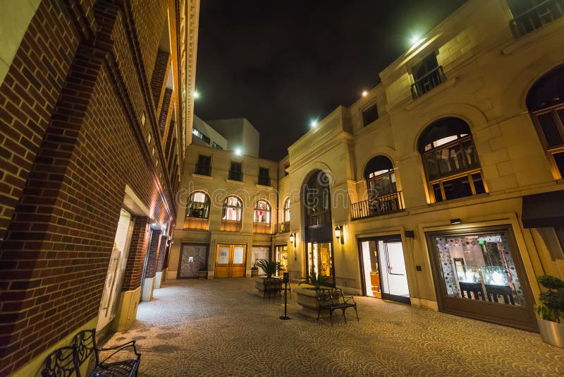 Small Square in Beverly Hills Editorial Stock Image - Image of ...