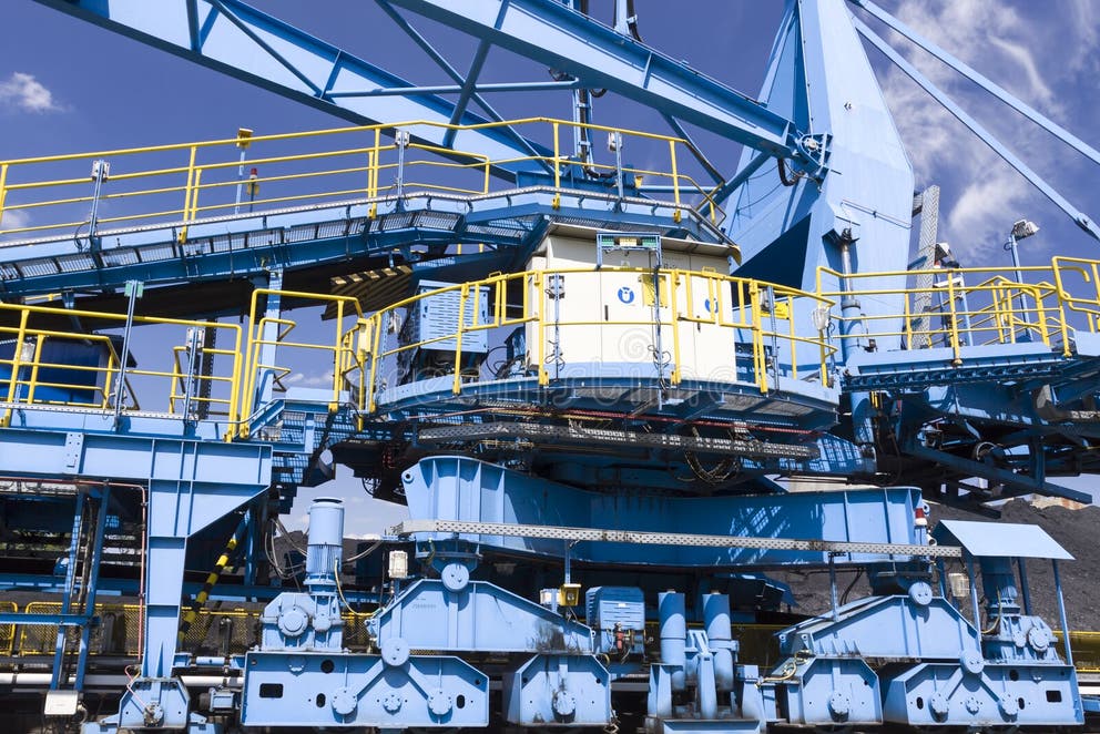 Small Stacker- reclaimer stock image. Image of manufacturing - 34836677