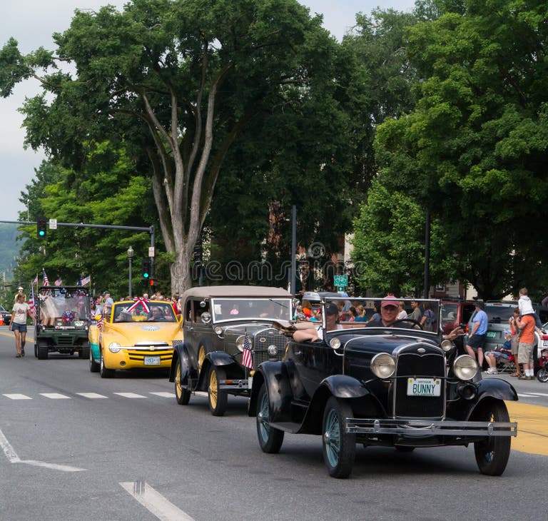 Small Town Parade editorial photography. Image of procession - 25568947