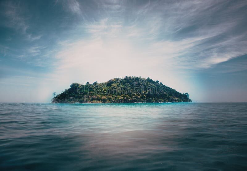 Small Tropical Island in the Middle of the Ocean Stock Image - Image of ...
