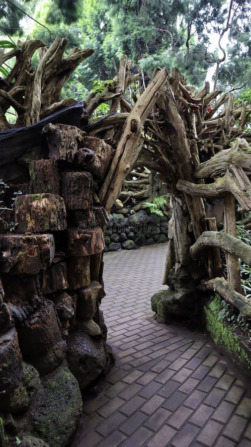 A Small Unique Entrance and Walkway with Middle Earth Elements ...