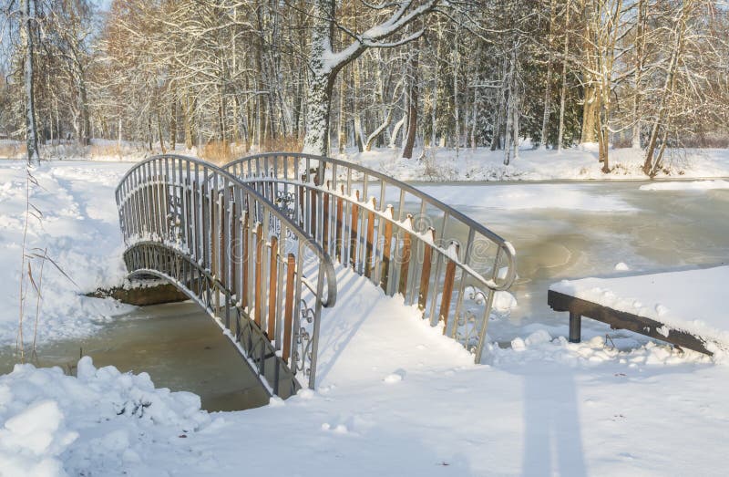 Round Bridge in the Park at Winter. Stock Image - Image of pond, nature ...