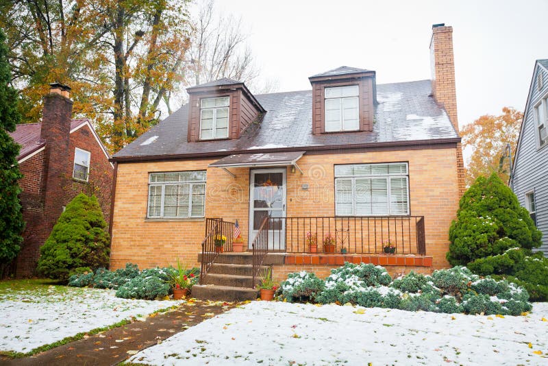 Small Cottage Home And Garden Stock Photo - Image of historic, building ...