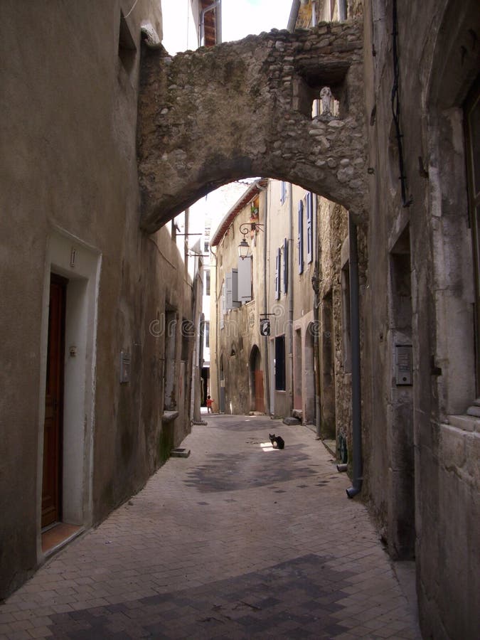 Smalle Straat in Een Franse Stad Stock Foto - Image of straat ...