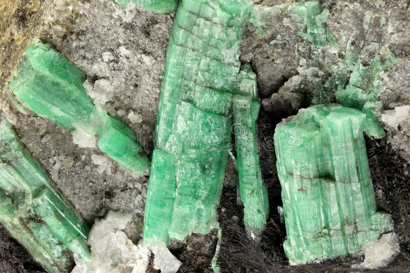Smaragden, veel stock foto. Image of juweel, stapel, duur - 41824816