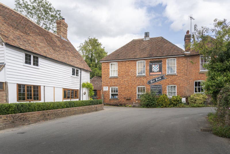 Smarden Village, Kent, UK editorial photo. Image of street - 197131111