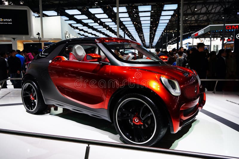 Smart bil redaktionell arkivbild. Bild av medel, uppladdning - 30551937