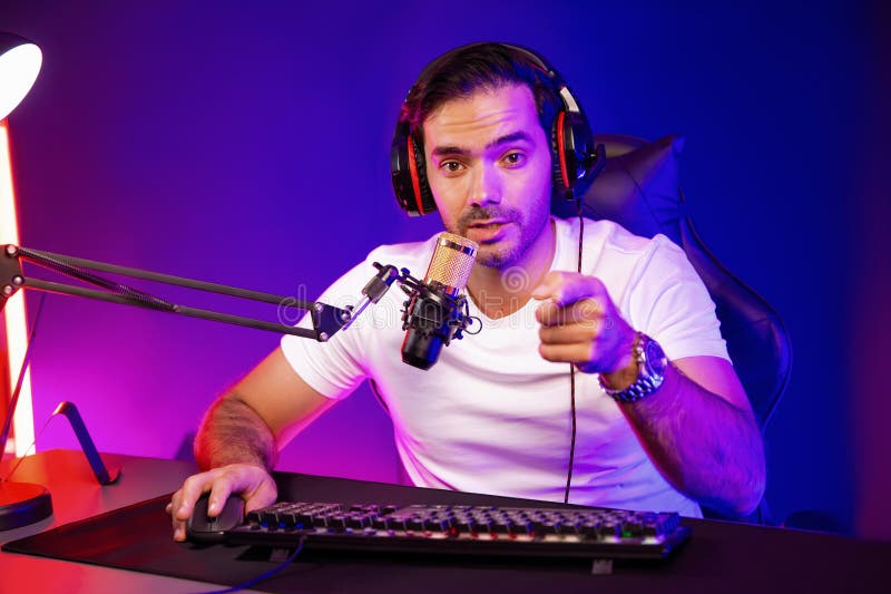 Smart Gaming Streamer Looking Camera with Pose Using Headset and Mic ...