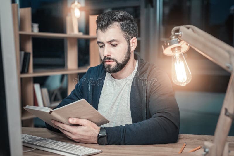 Smart it guy reading book stock photo. Image of privacy - 114271172