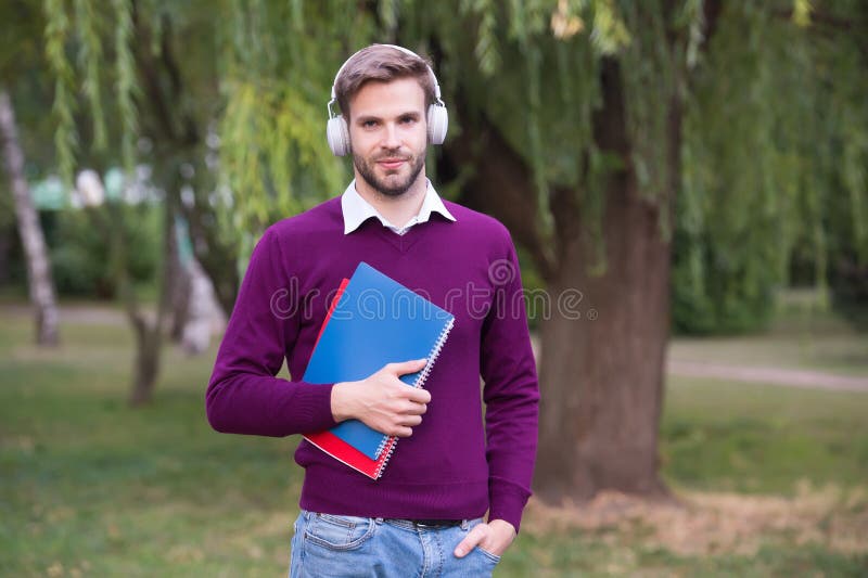 153 Reading Book Outline Photos - Free & Royalty-Free Stock Photos from ...