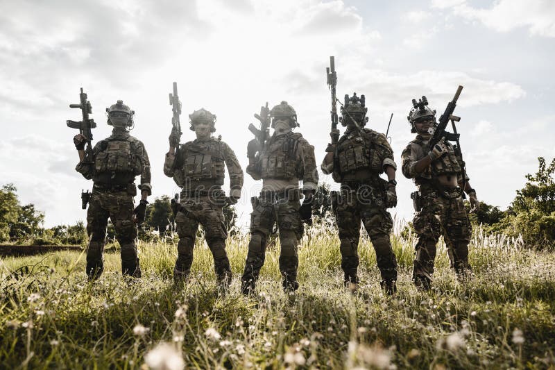 Smart Teamwork of Soldiers Running Forward and Attacking Enemy Stock ...