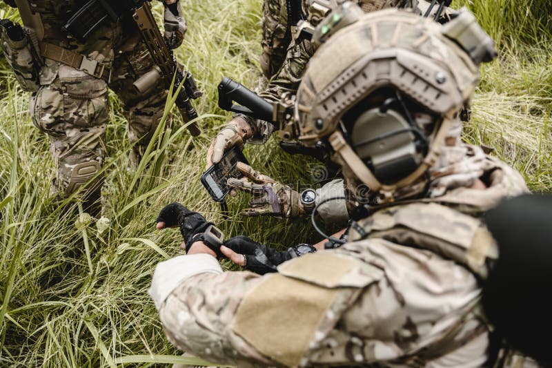 Smart Teamwork of Soldiers Running Forward and Attacking Enemy Stock ...