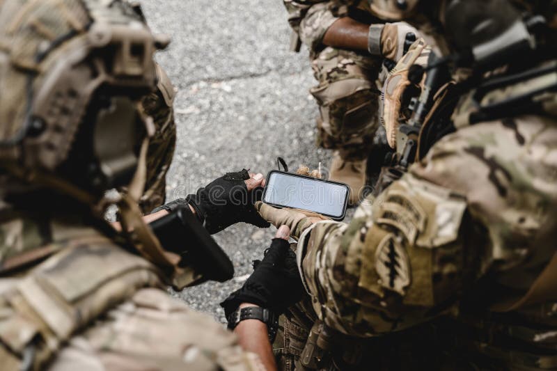 Smart Teamwork of Soldiers Running Forward and Attacking Enemy Stock ...