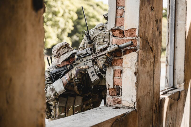 Smart Teamwork of Soldiers Running Forward and Attacking Enemy Stock ...