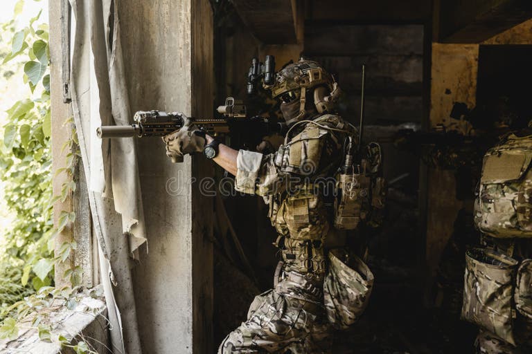 Smart Teamwork of Soldiers Running Forward and Attacking Enemy Stock ...