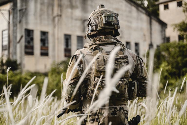 Smart Teamwork of Soldiers Running Forward and Attacking Enemy Stock ...