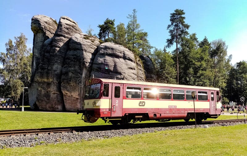 By train to the rocks editorial image. Image of ladscape - 213362065