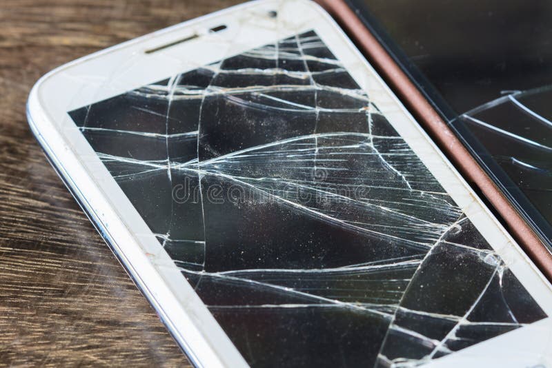 Smartphone Avec L'écran Cassé Photo stock - Image du cassé, fissure ...