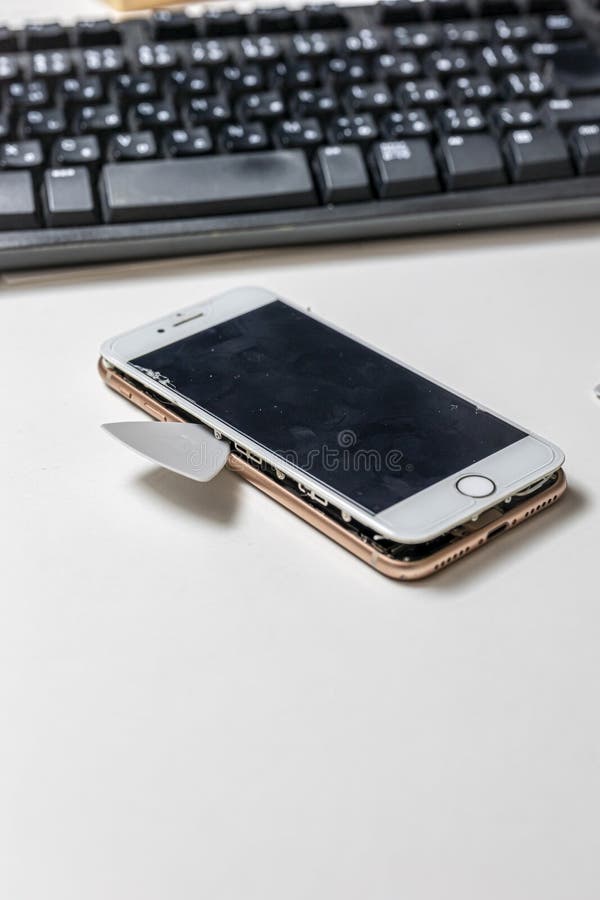 Smartphone Battery Replacement, Repair, LCD Panel Replacement Stock ...