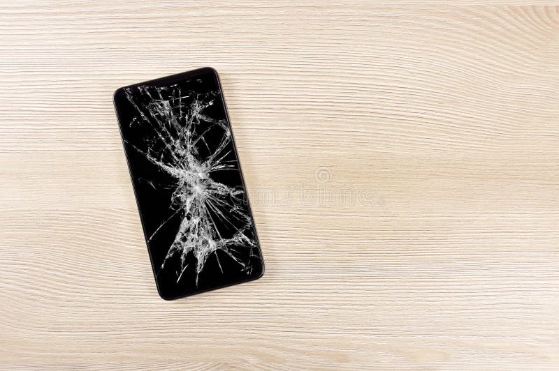 Smartphone Con Lo Schermo Rotto Immagine Stock - Immagine di caduto ...