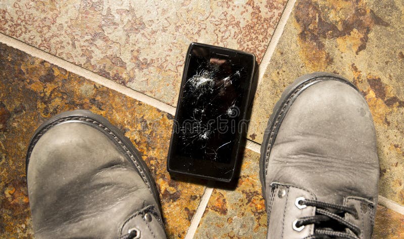 Smartphone roto foto de archivo. Imagen de macro, telecomunicaciones ...