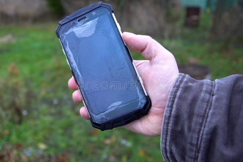 Smartphone roto pantalla imagen de archivo. Imagen de negocios - 154015025