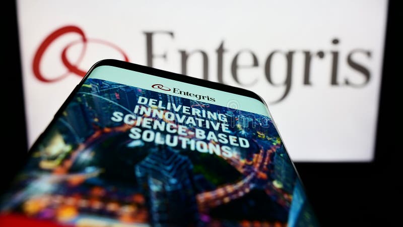 Smartphone with Website of US Microelectronics Company Entegris Inc. on ...
