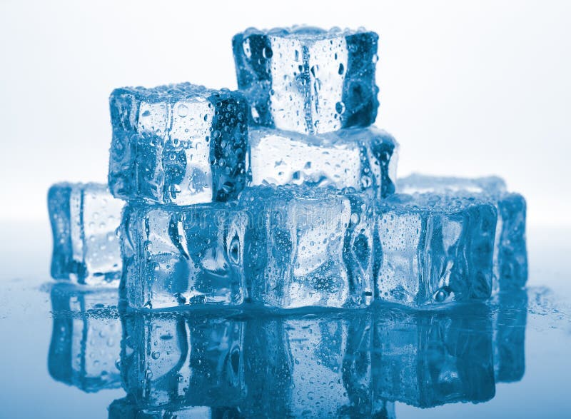 Smeltend ijs stock foto. Image of bezinning, glas, licht - 35258734