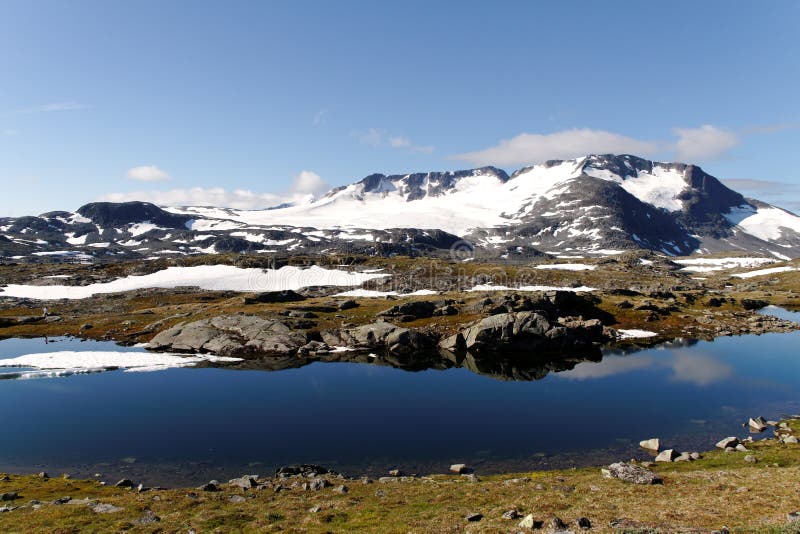 Smeltwater. stock afbeelding. Image of scandinavië, steen - 20531191