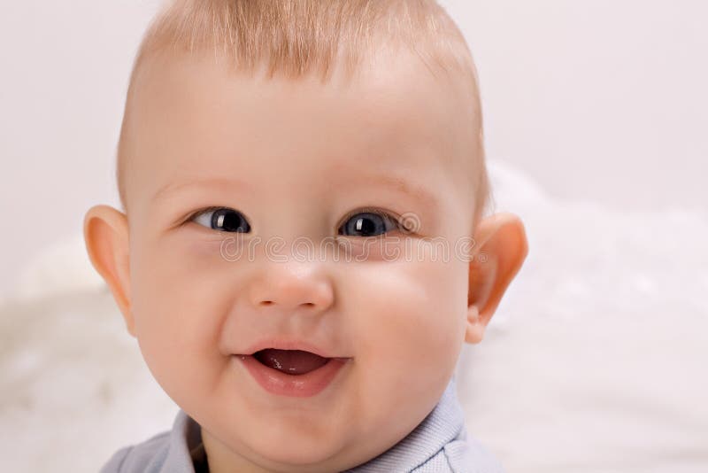 Squint of newborn baby stock image. Image of birthday - 36100187