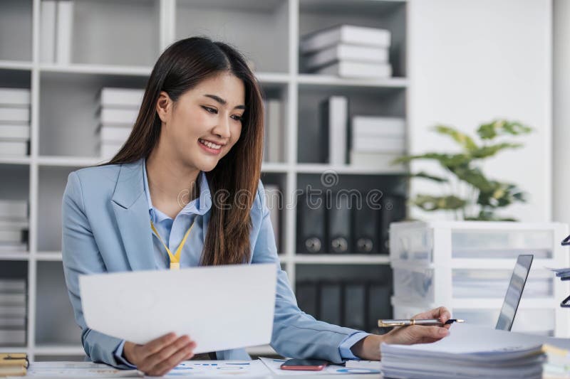 Smile Pretty Business Asian Woman Is Working Her Job On A Laptop