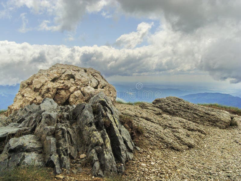 Smiley Rock - Sinaia, Cota 2000 Foto de archivo - Imagen de cubo, forma ...