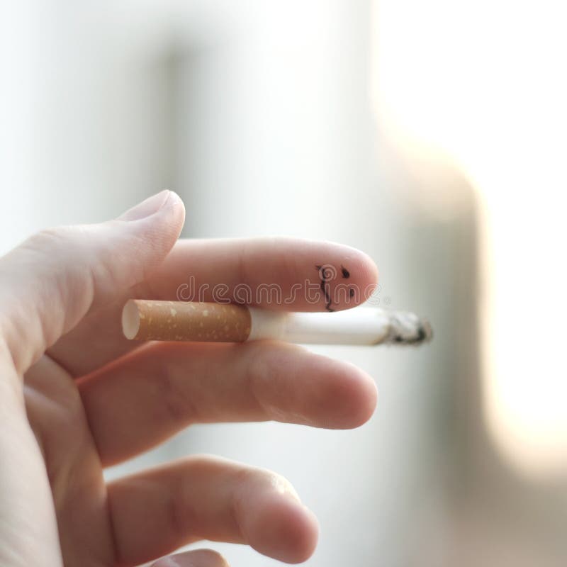 Smiley Triste No Dedo De Fumo Imagem de Stock - Imagem de cigarro, dedo ...