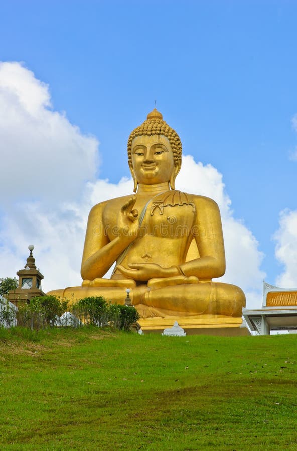 Smiling Buddha statue stock image. Image of gold, architecture - 33844715