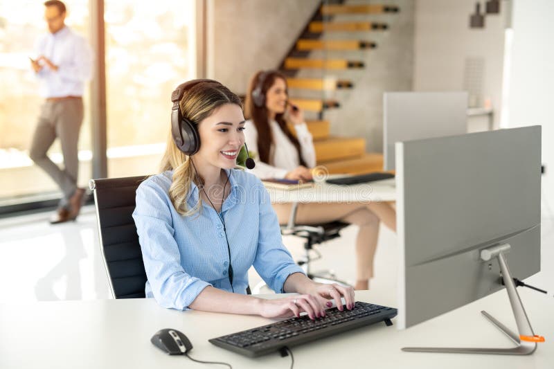 Service Desk Operator Woman with Headset Answering Client& X27;s ... Service Desk Operator Woman with Headset Answering Client& X27;s ...