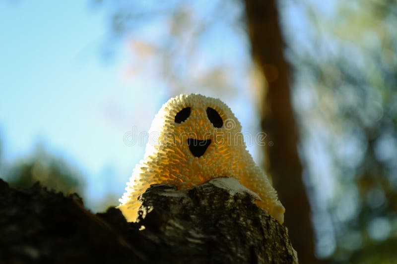 Monster Peeking Clipart Stock Photos - Free & Royalty-Free Stock Photos ...