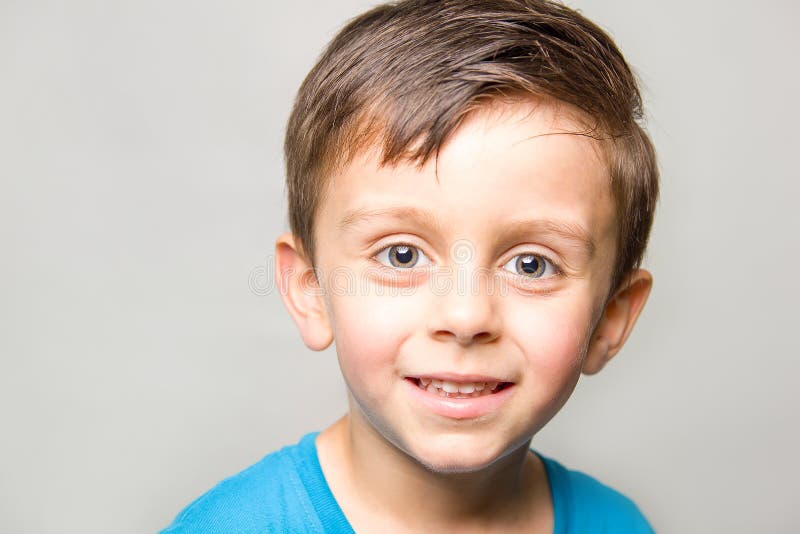 Verbaasd kind stock foto. Image of leuk, geluk, kind - 38081344