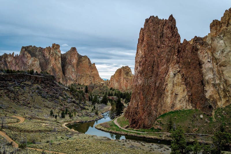 Smith Rock State Park stock image. Image of peak, oregon - 51952061