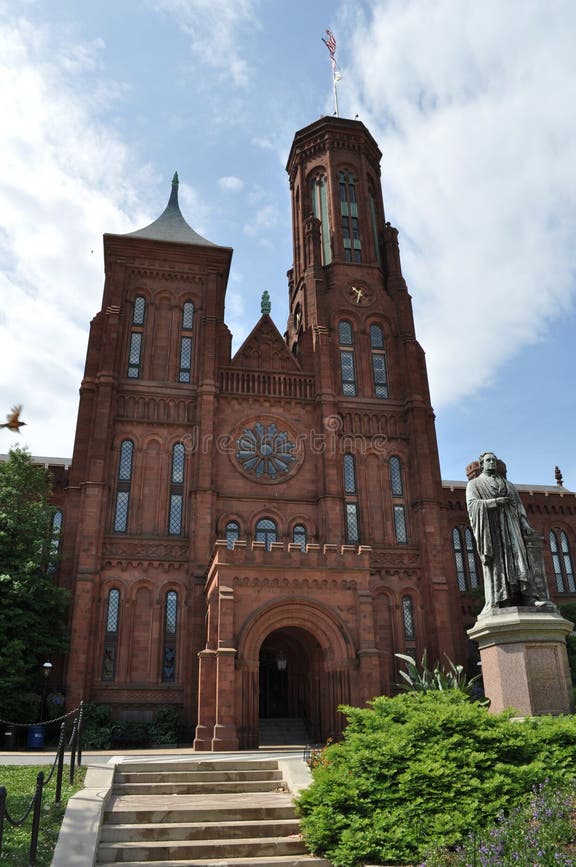 The Smithsonian Castle editorial photography. Image of tree - 31387677