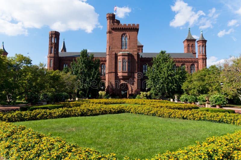 Smithsonian Castle editorial stock image. Image of america - 33517574