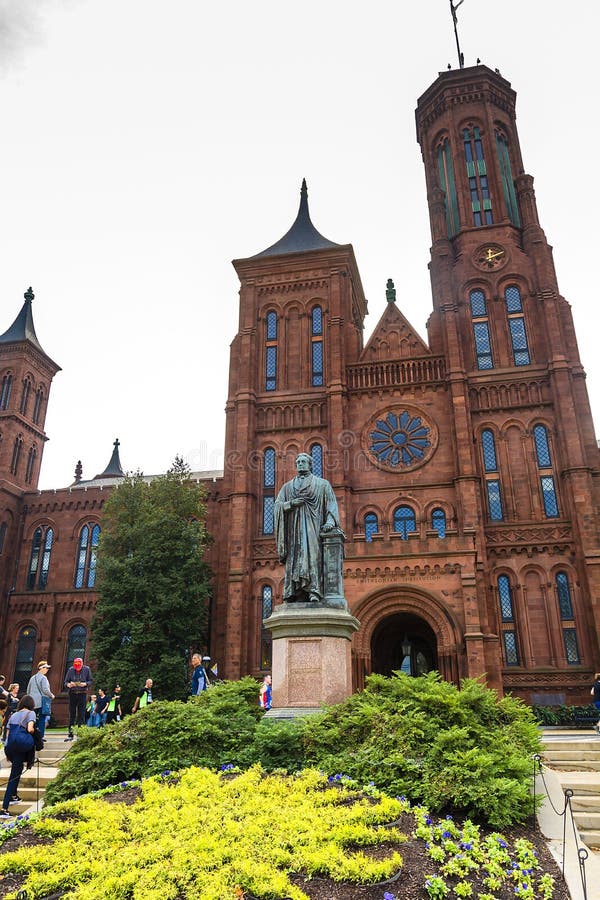 The Smithsonian Castle editorial photography. Image of sandstone - 83833867